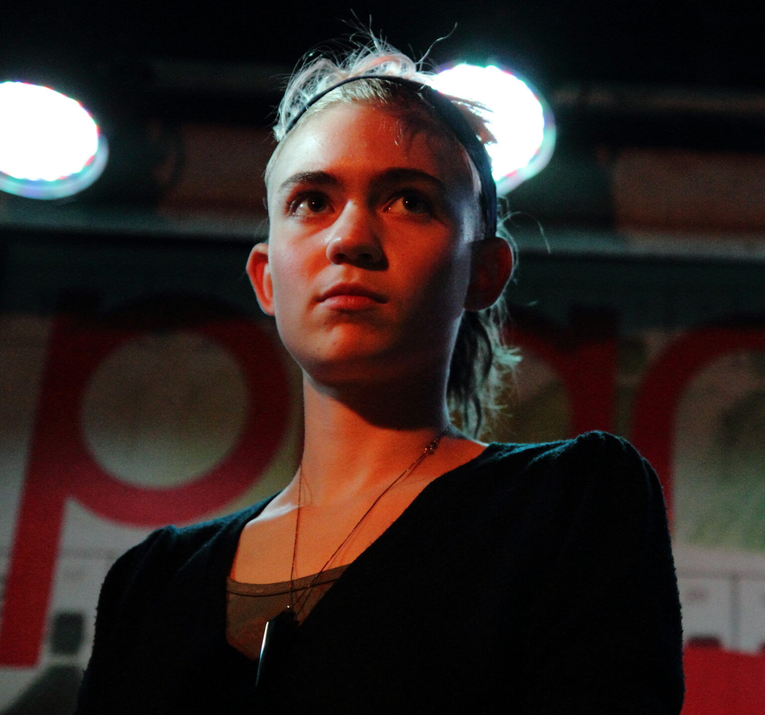 Grimes: från visionär popikon till ondskefull Elon Musk-fascist - Fokus