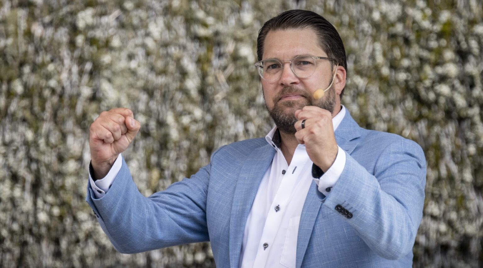 Johan Romin: Sitting Bull Åkesson väntar ut och väntar in - Fokus